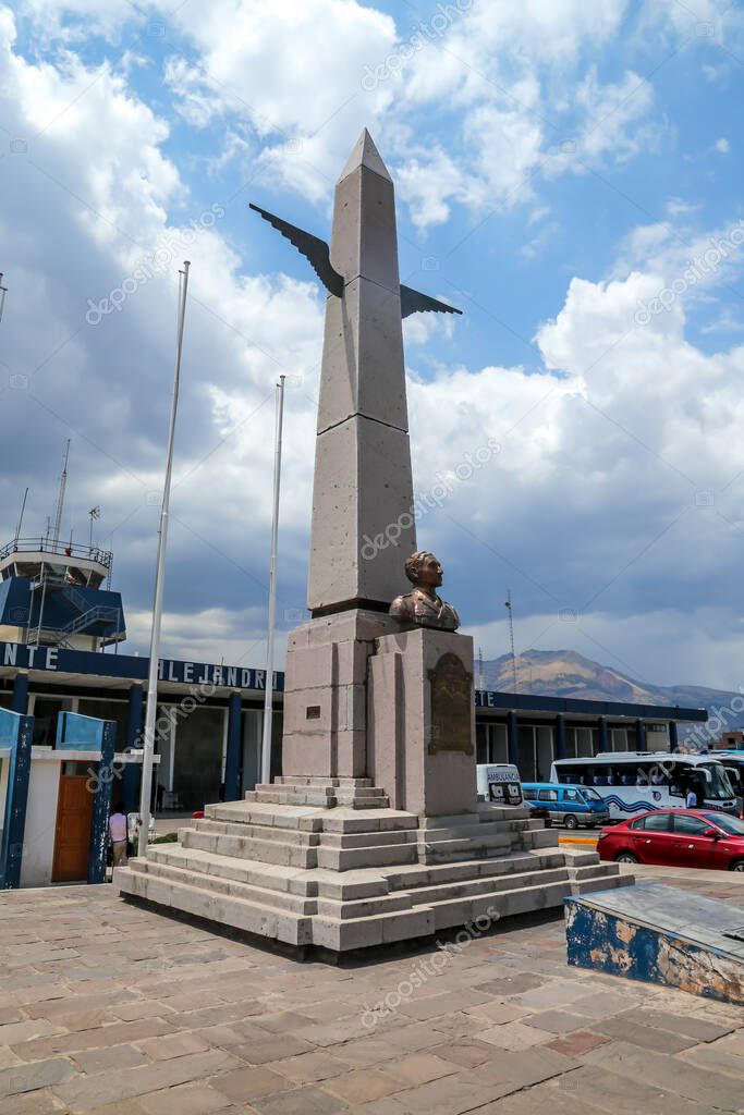 CUSCO, PERÚ - 30 DE SEPTIEMBRE DE 2016: Monumento a Alejandro Velasco ...