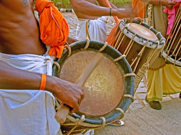 Percussion indienne images libres de droit, photos de Percussion ...