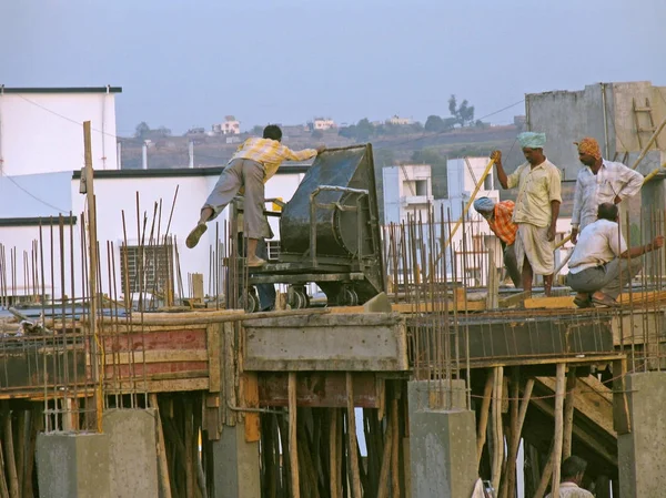 Karachi construction Stock Photos, Royalty Free Karachi construction ...