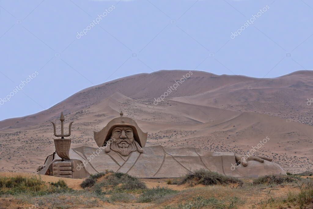 Enorme escultura de arena endurecida de Genghis-Chinggis Khan entre ...