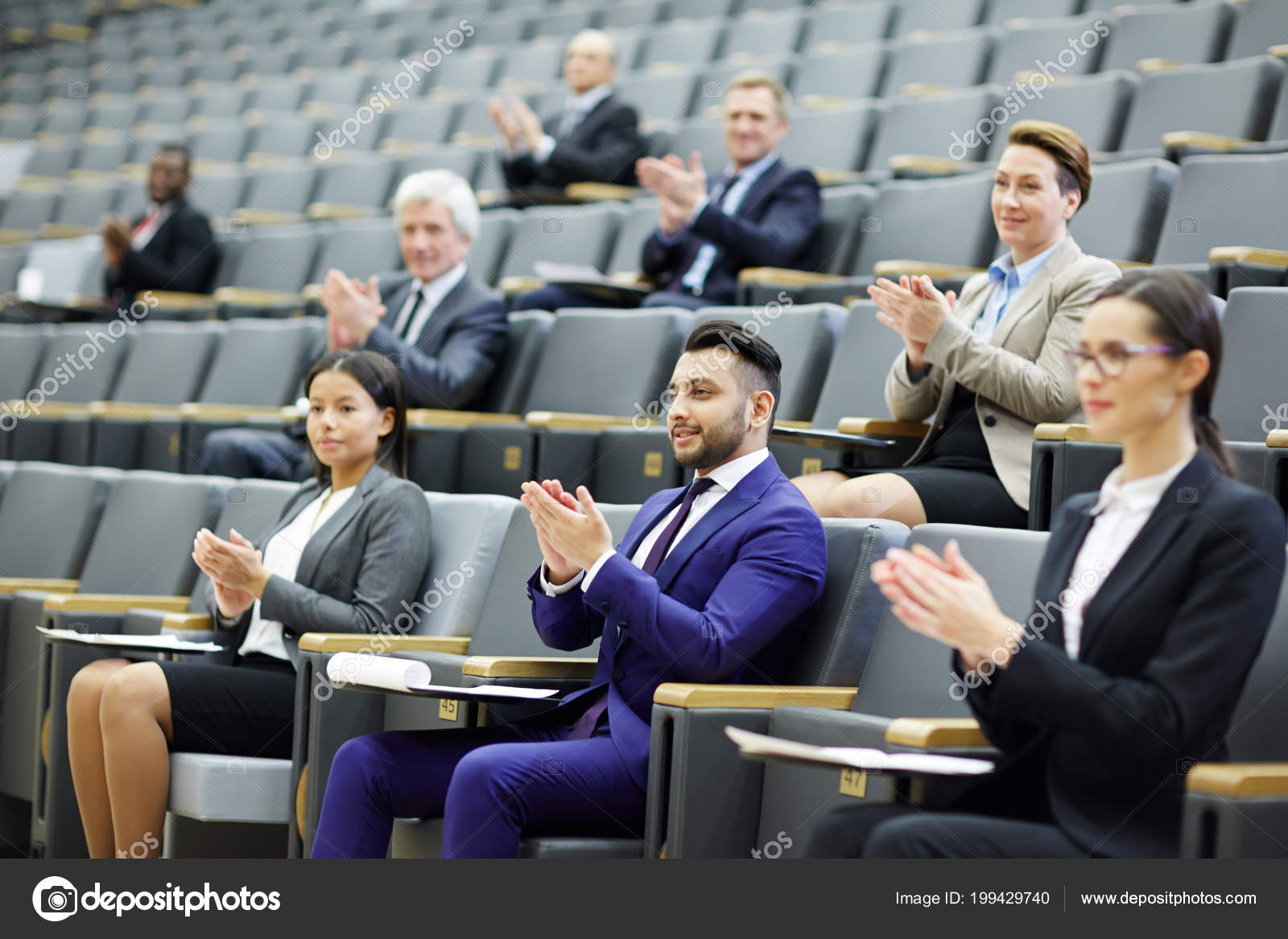 Happy Audience Clapping Hands Speech Presentation Colleague Business Conference — Stock Photo ...
