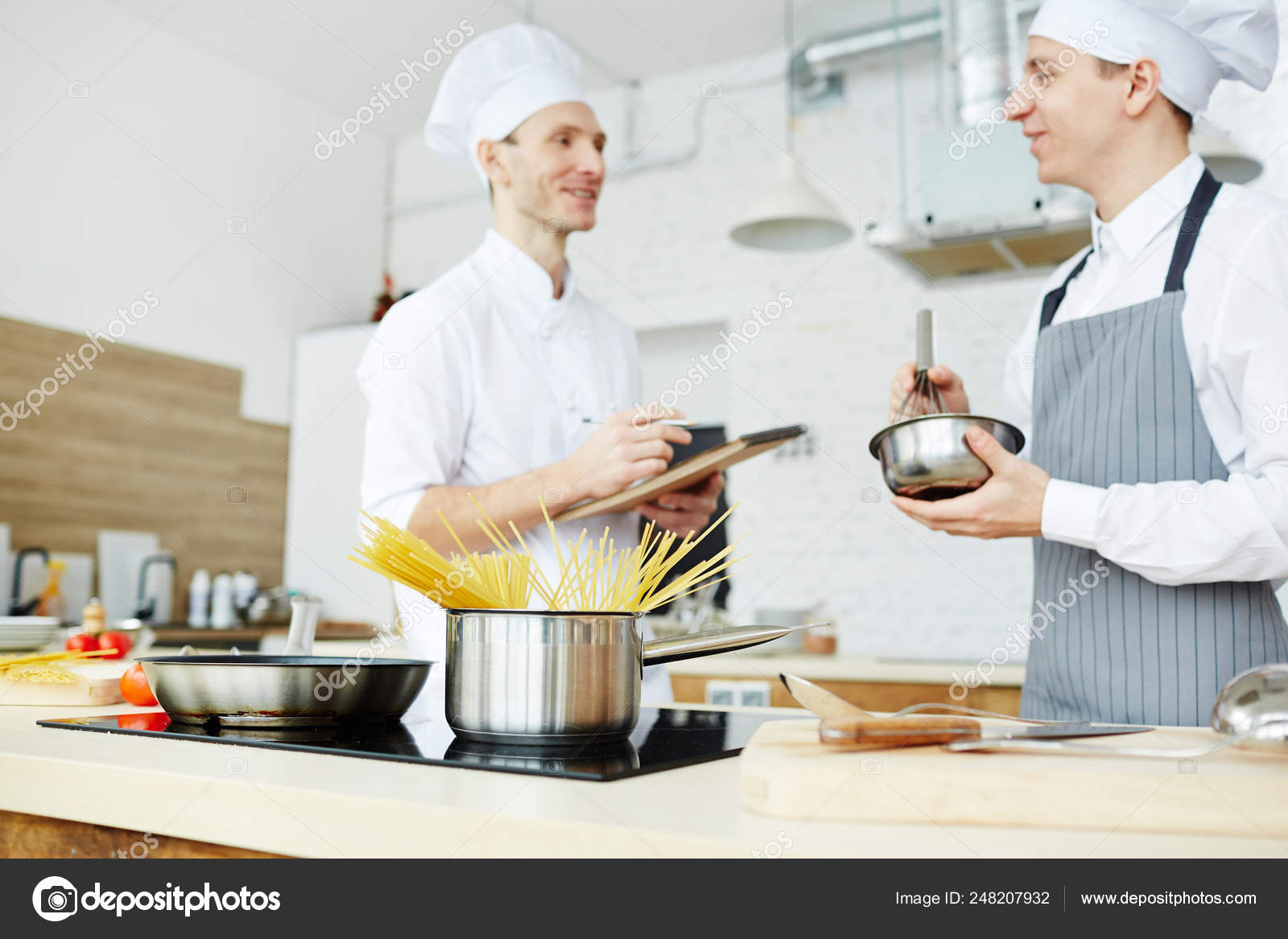 Focus Spaghetti Boiling Cooking Pan Induction Hob Positive Young Cooks ...