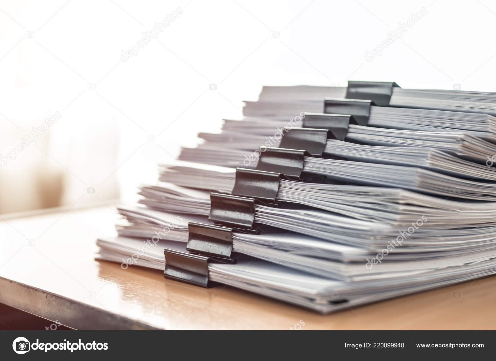 Tumpukan Berkas Dokumen Dengan Klip Hitam — Foto Stok © Sasha2109 ...