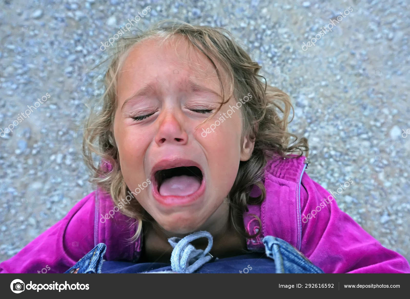 3 4 Year Old Girl Cries Because She Is Scolded By Her Mother — Stock