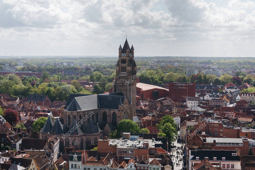 Vista aérea panorámica de la parte histórica de Brujas, Bélgica 2024