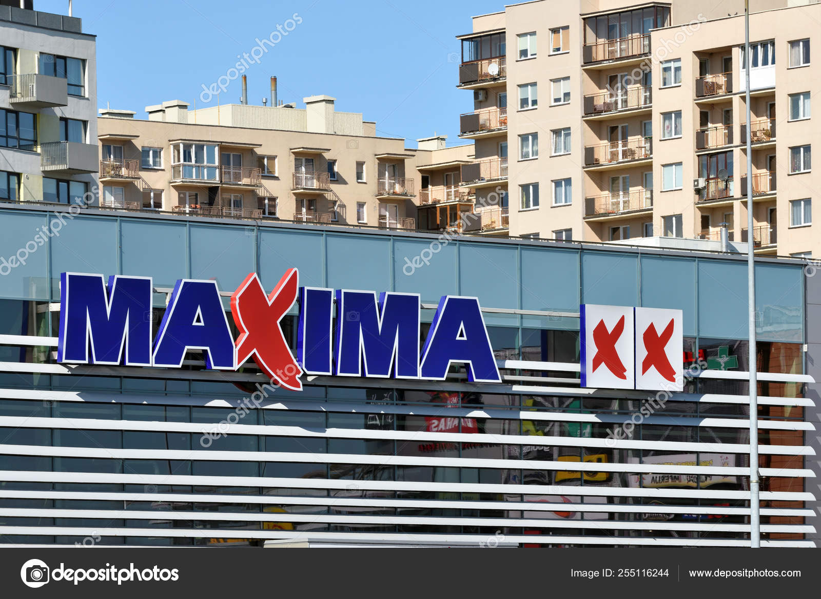 Maxima store logo on the wall in Vilnius — Stock Editorial Photo © _fla ...