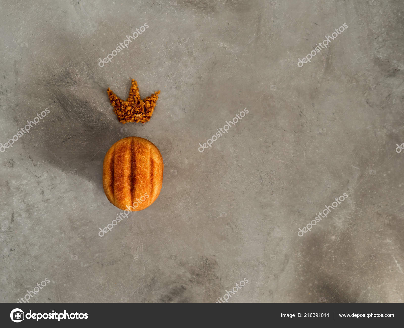 Top View Cookie Shape Walnut Crown Made Crumbs Concrete Background — Stock Photo © pinkasevich ...