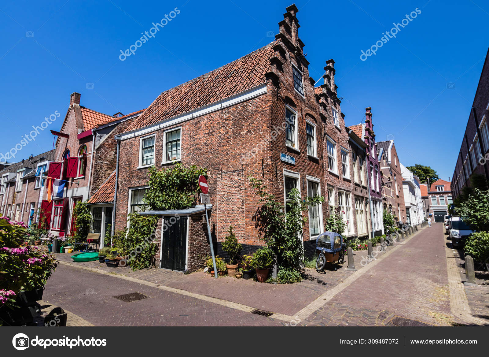 Intersection Korte Wijnggaardstraat Pieterstraat Traditional Dutch ...
