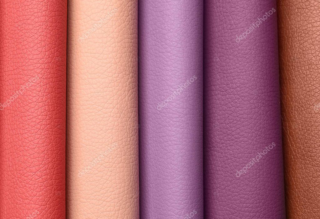 Muestras de cuero de diferentes colores para el diseño de interiores ...