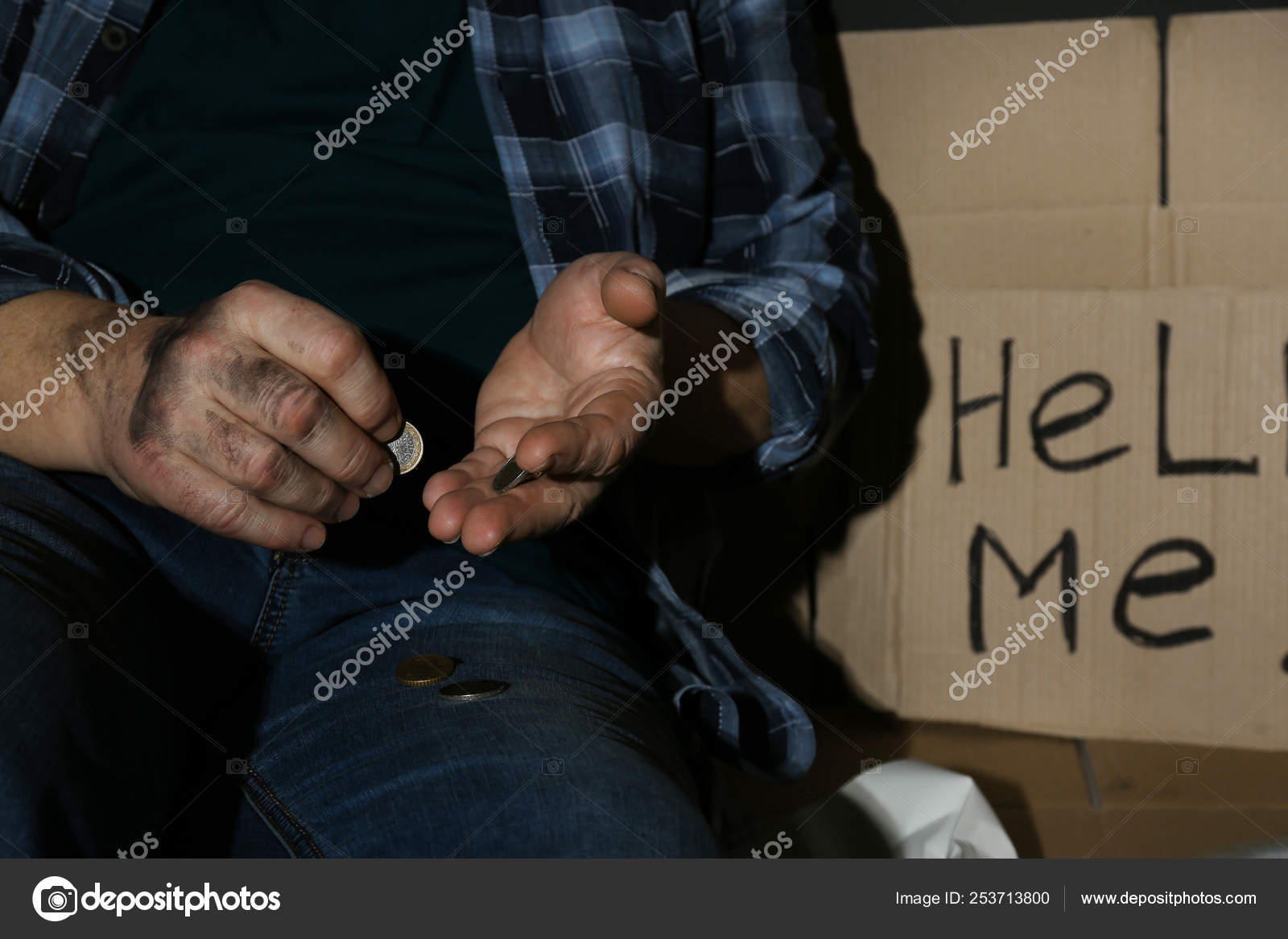 Poor senior man counting coins near cardboard sign HELP ME, closeup ...