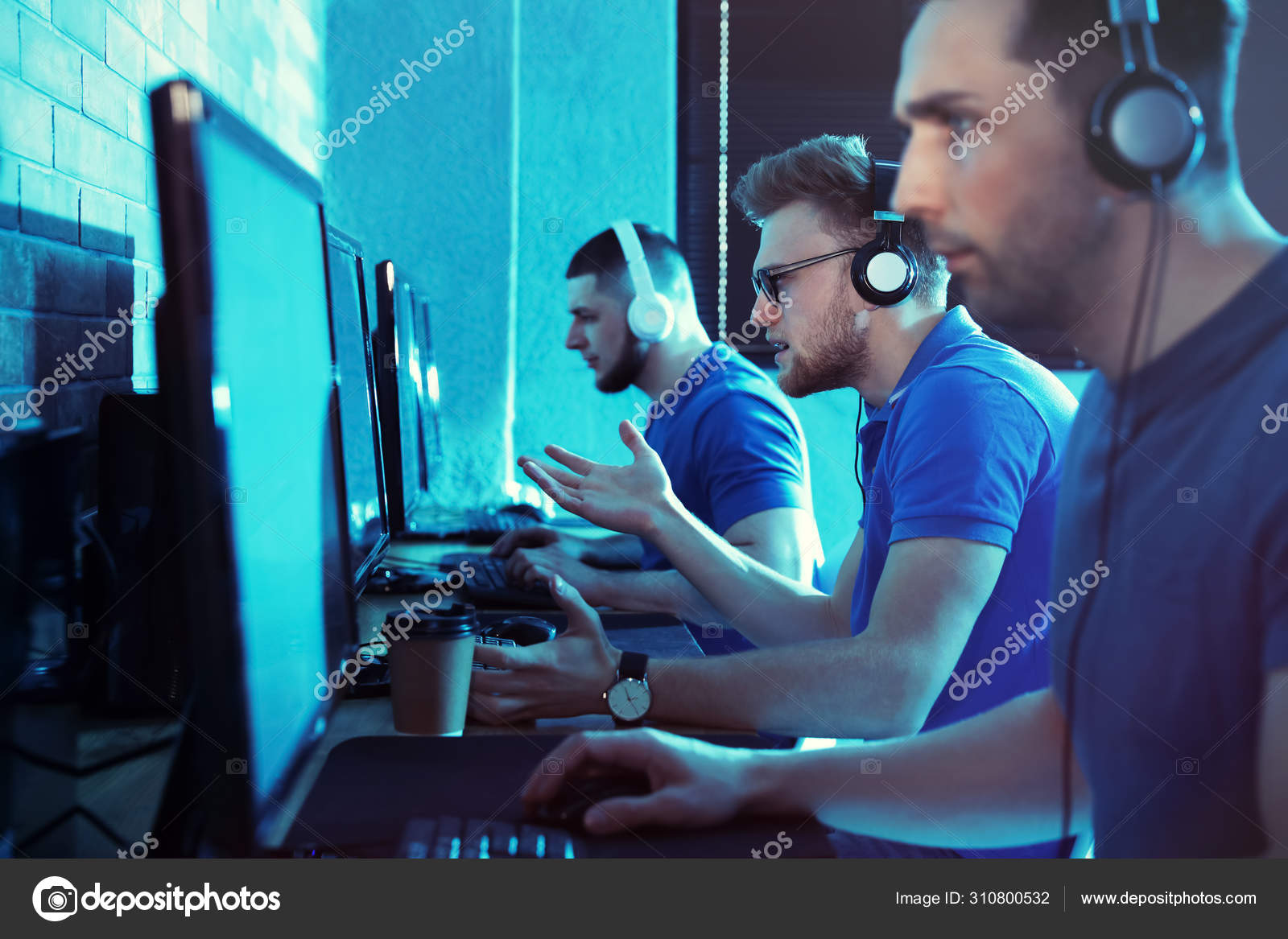 Group of people playing video games in internet cafe — Stock Photo ...