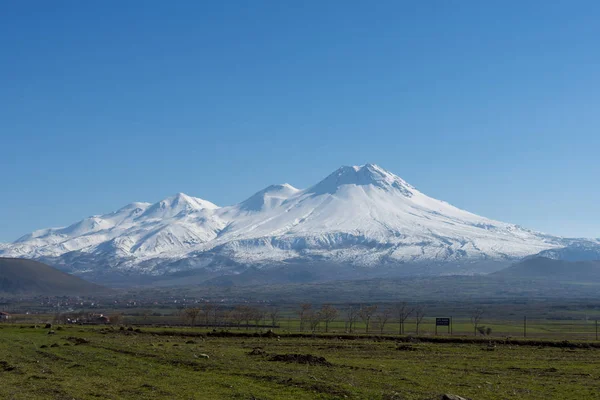 El mt.Hasan Dagi en la prefectura Helvadere de la provincia de Aksaray ...