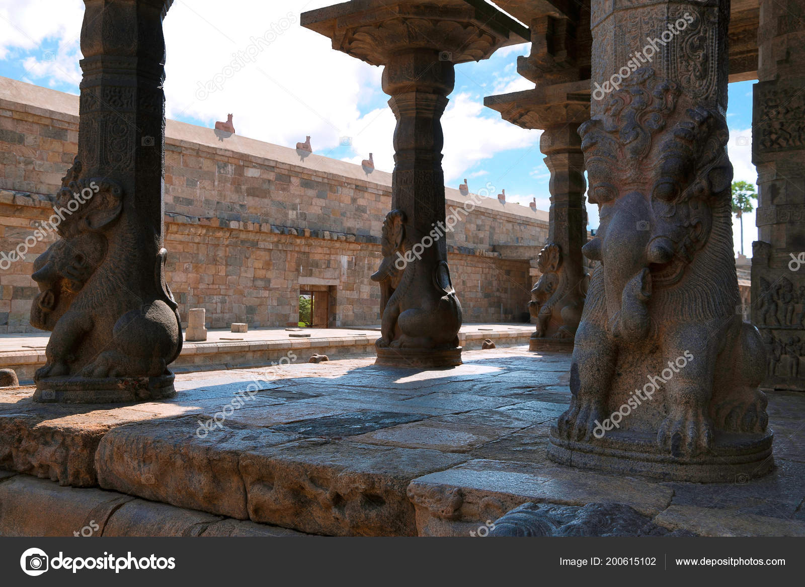 Outer Pillars Mandapa Supported Squatting Yelis Airavatesvara Temple ...