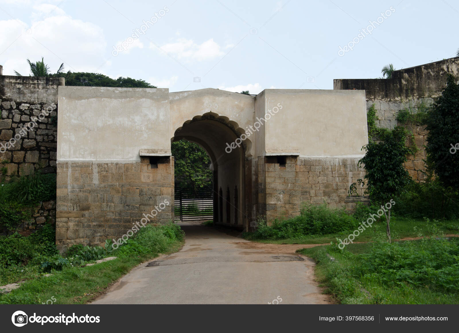 One Entrance Gate Srirangapatna Fort Built Timmanna Nayaka 1454 Fort ...