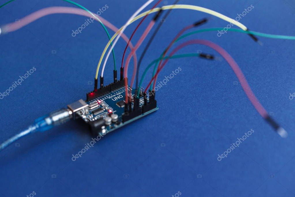 TERNOPIL, UCRANIA - 5 de mayo de 2019: Microcontrolador de placa ...