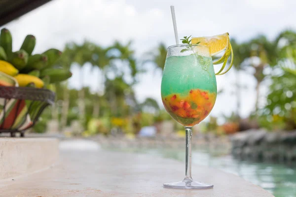 Fotos de Over water bar, Imagens de Over water bar sem royalties ...