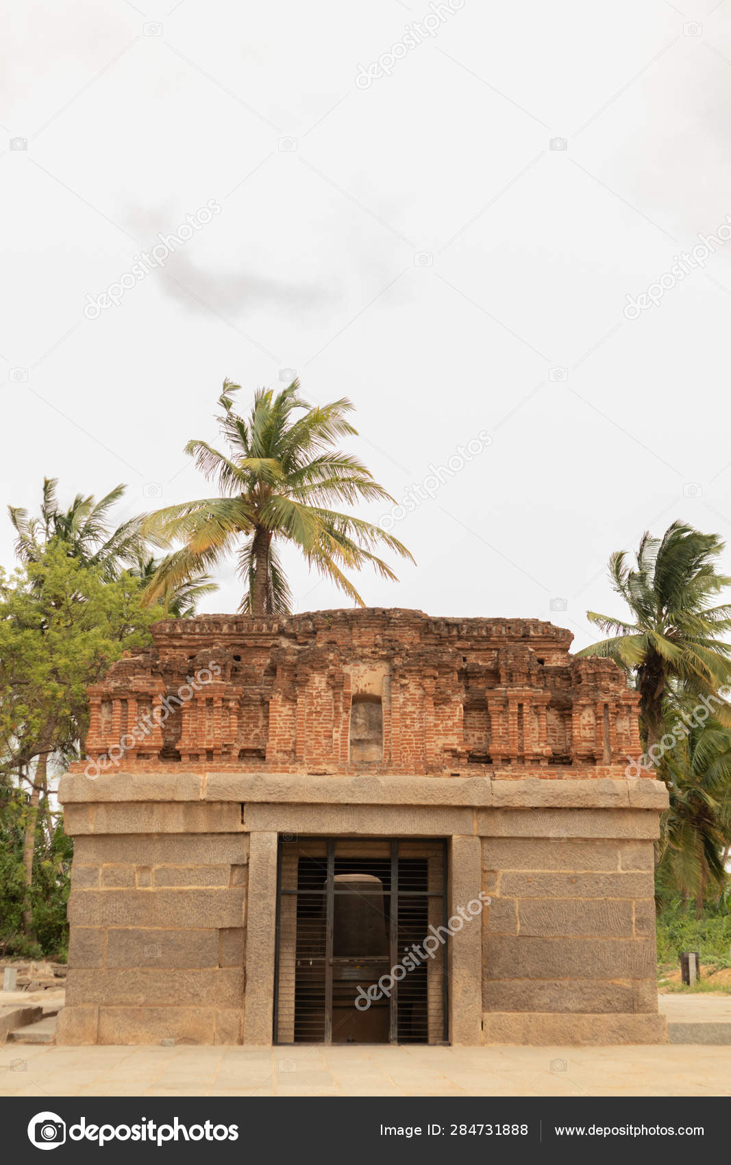 Badavi linga temple in Hampi city, Karnataka, India — Stock Photo ...