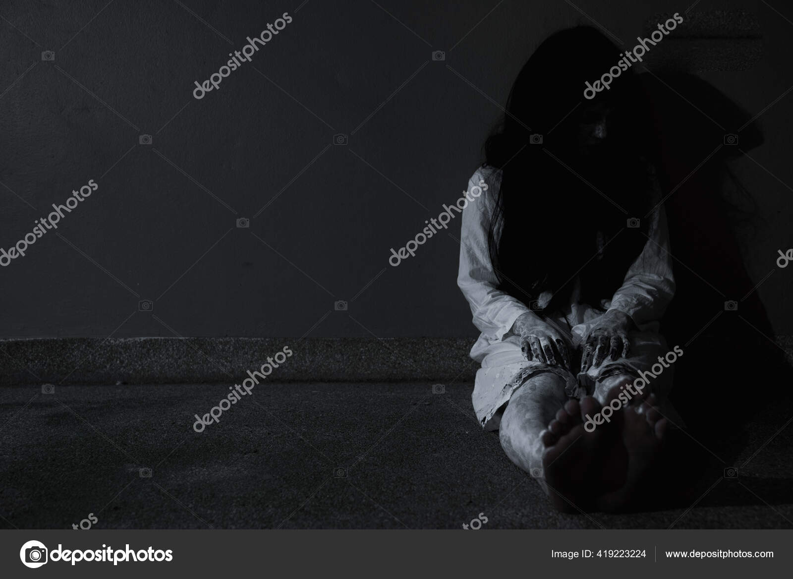 Horror Woman Ghost Creepy Sitting Home Halloween Day Concept — Stock