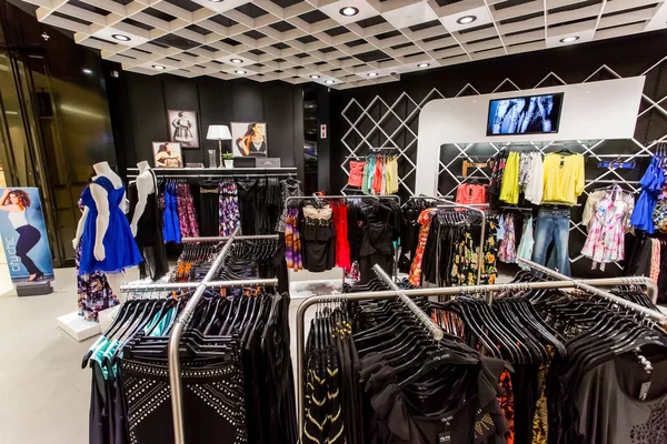 Intermix tienda fotos de stock, imágenes de Intermix tienda sin ...