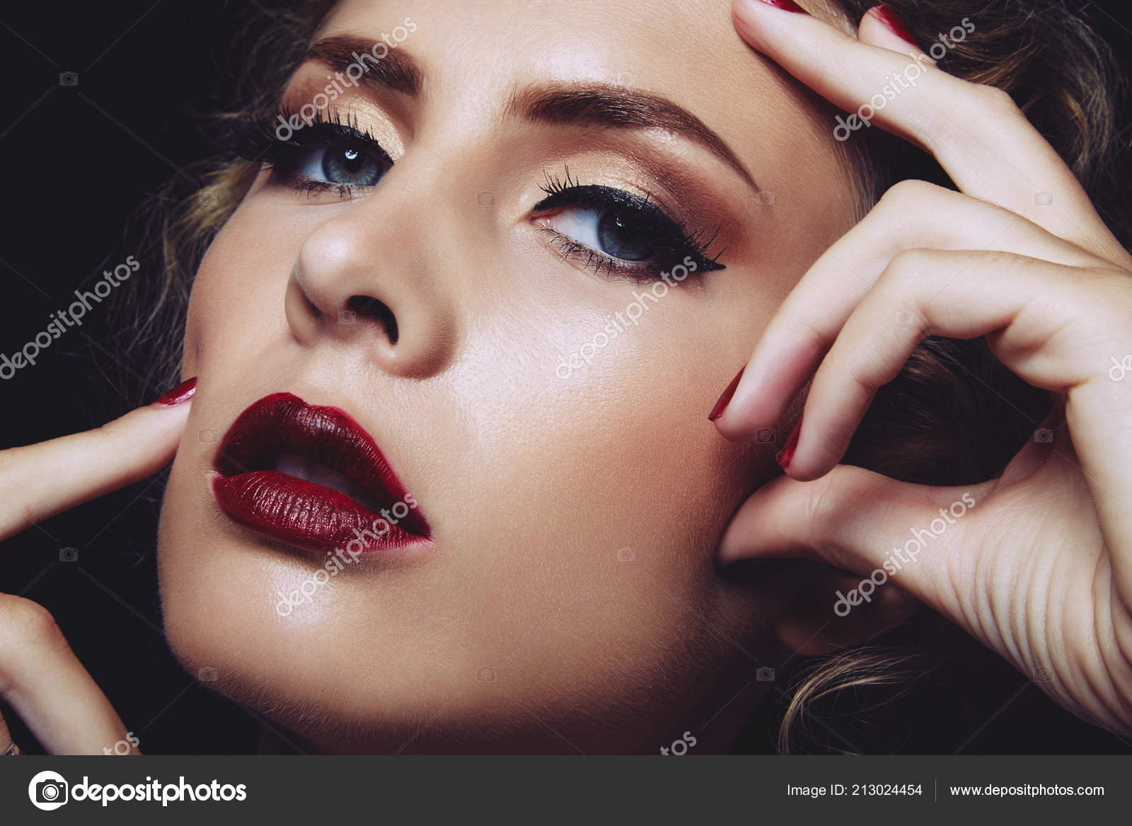 Face Very Beautiful Young Woman Bright Lips Winged Eyeliner — Stock ...