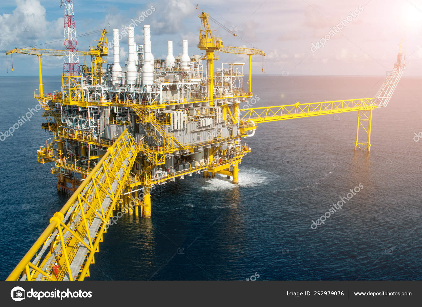 Oil and gas platform or Construction platform Stock Photo by ©kampee_p ...