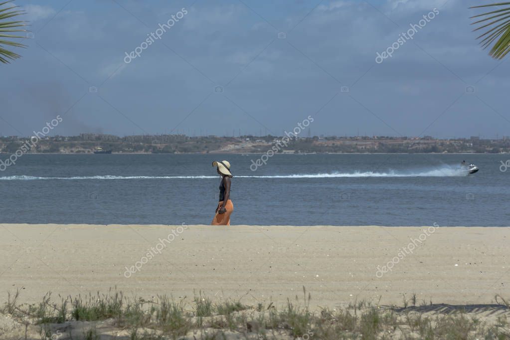 Luanda / Angola - 11 11 2018: Vista en la playa de la isla de Mussulo ...
