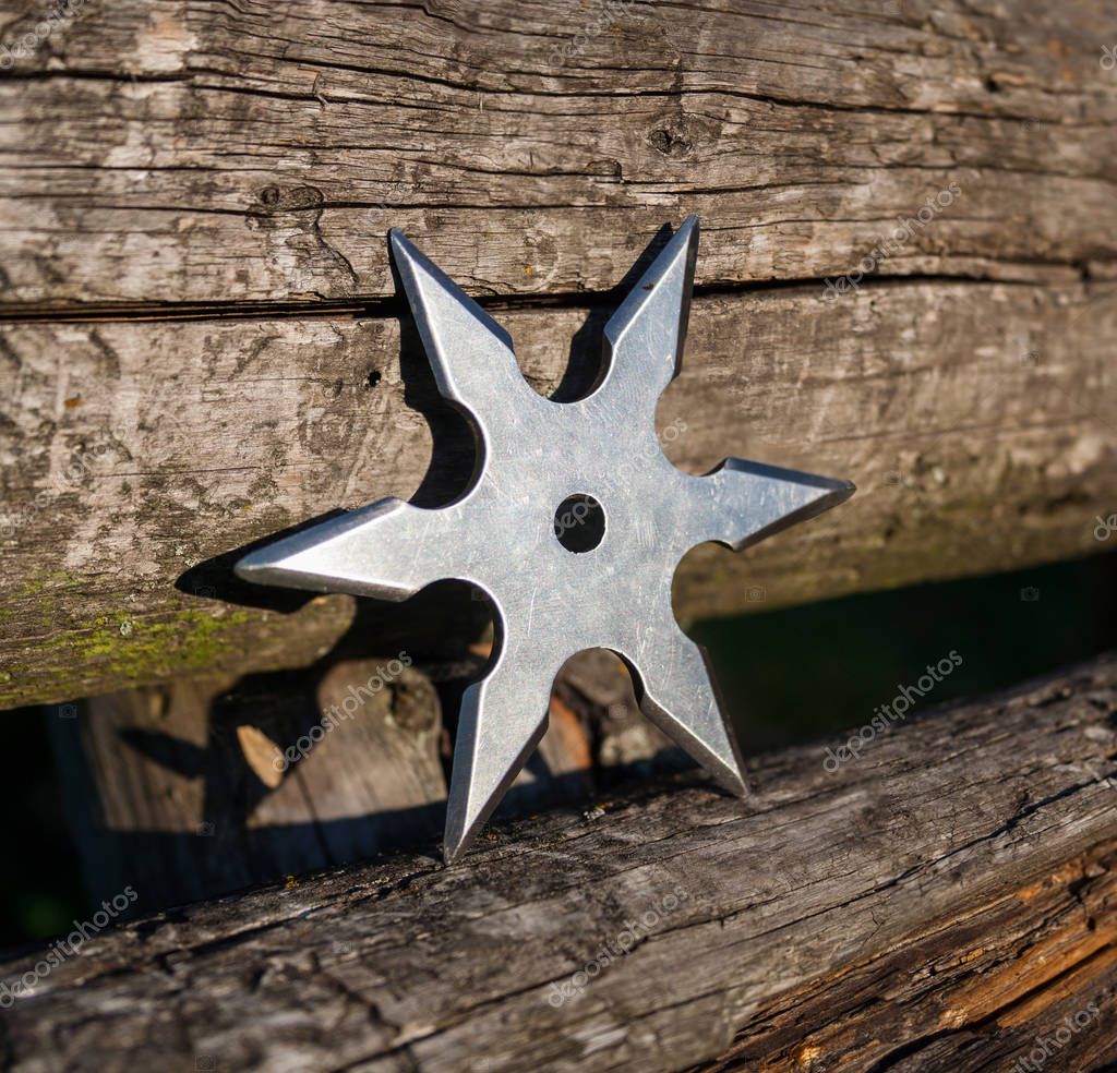 Shuriken (estrella lanzadora), arma frĆa ninja tradicional japonesa 2022 Shuriken (estrella lanzadora), arma frĆa ninja tradicional japonesa 2022