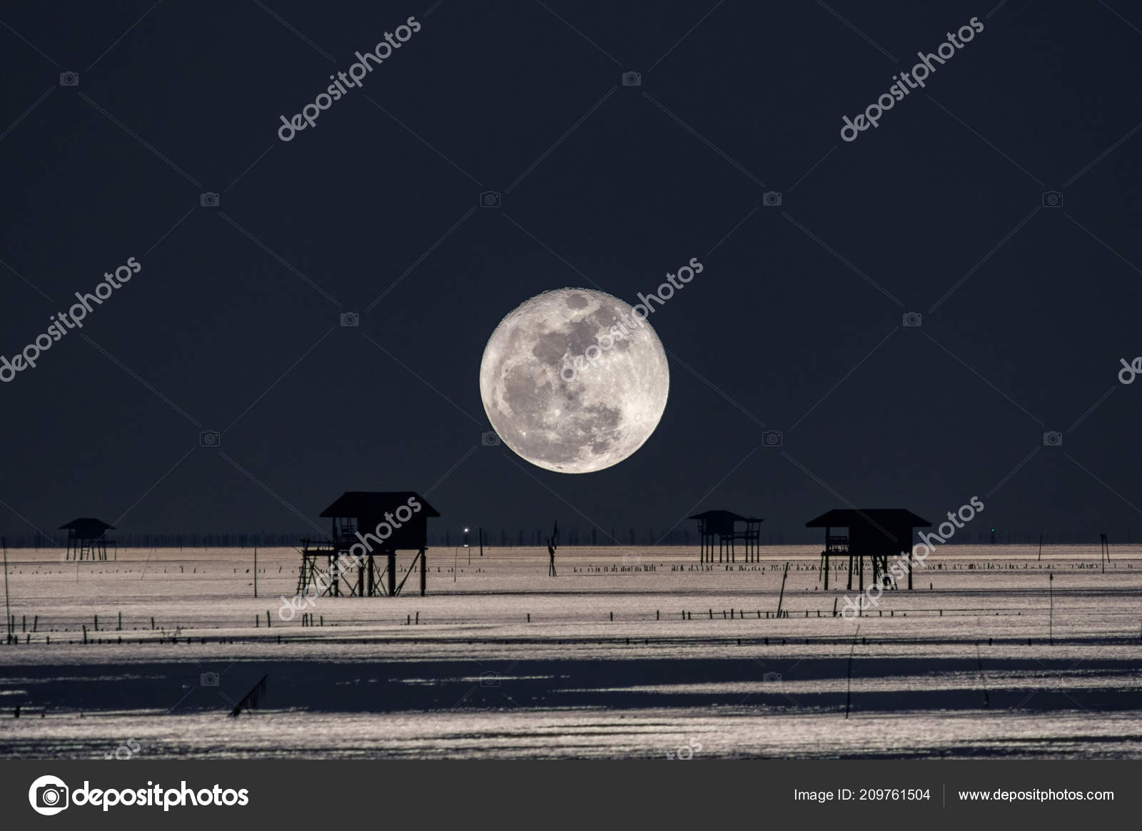 Full Moon Dusk House Sea Bang Boon Petchaburi Thailand Asia — Stock ...