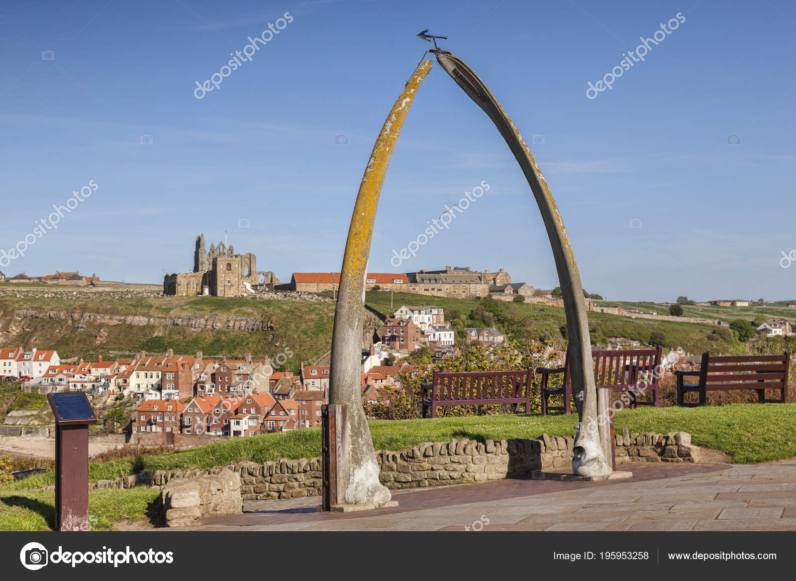 Whalebone Arch Whitby North Yorkshire UK — Stock Photo ...