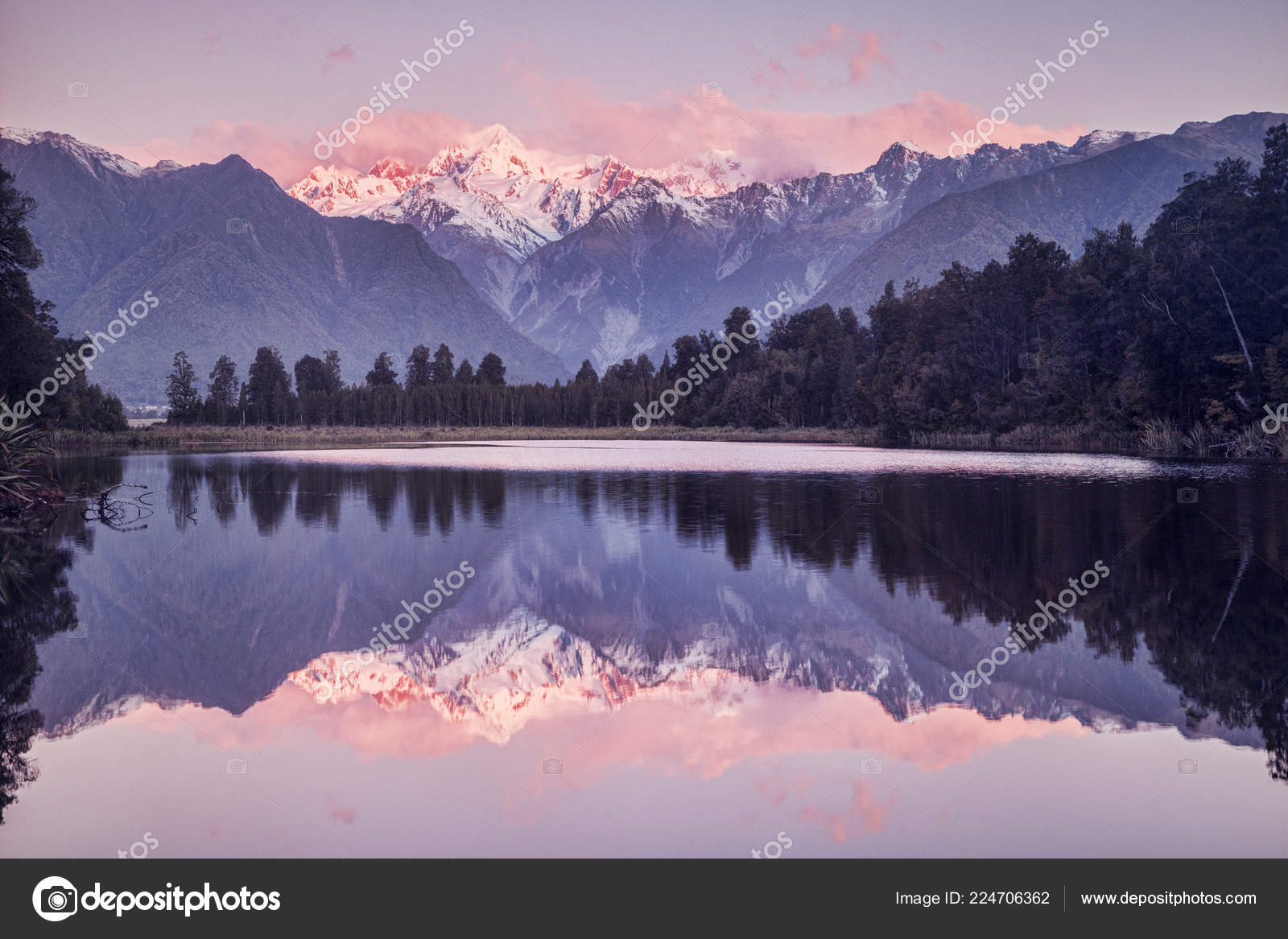 Sunset, Lake Matheson — Stock Photo © TravellingLight #224706362