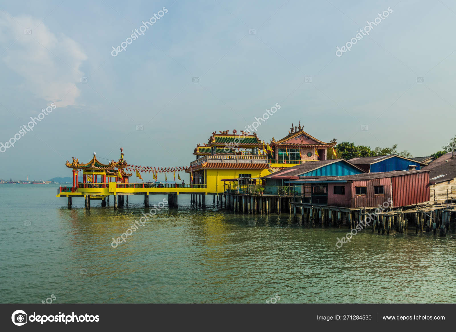 The Bean Boo Thean temple on the river in George Town Malaysia — Stock ...