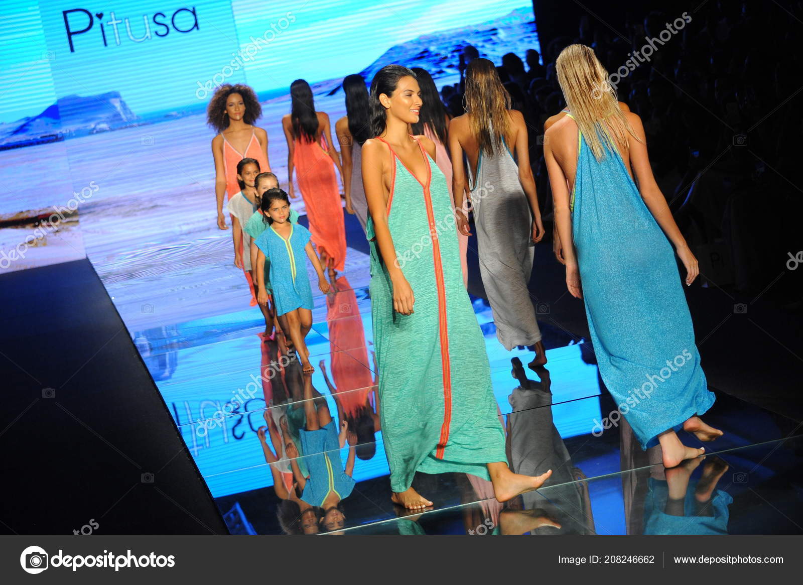 Miami Beach July Models Walk Runway Finale Pitusa Paraiso Fasion ...