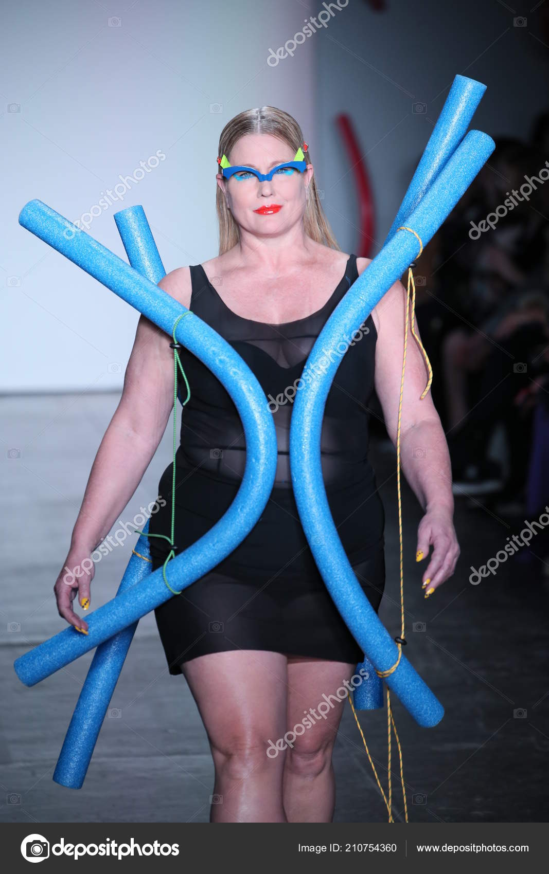 New York February Model Walks Runway Chromat New York Fashion — Stock ...