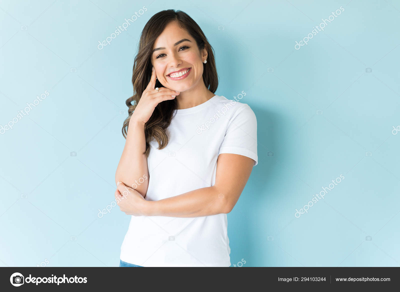 Smiling Attractive Female Model Posing Plain Background — Stock Photo ...