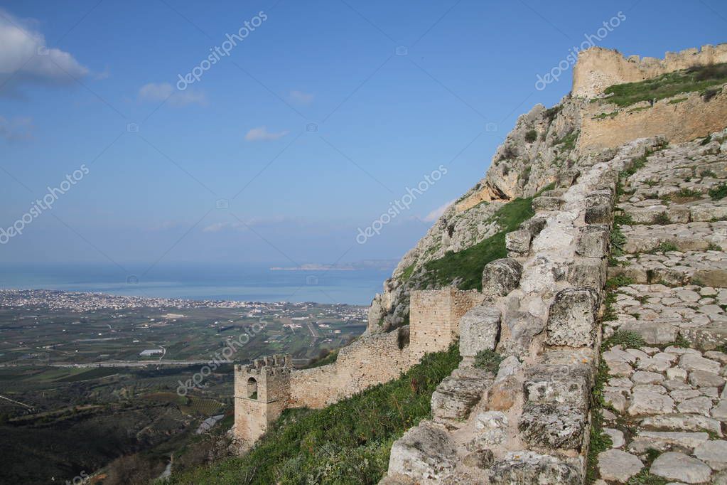 Acrocorinto, fortaleza del Alto Corinto, la acrópolis del antiguo ...