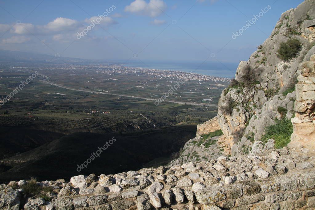 Acrocorinto, fortaleza del Alto Corinto, la acrópolis del antiguo ...