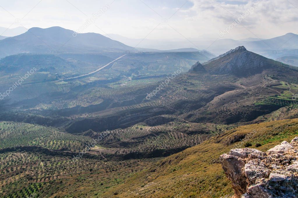 Acrocorinto, fortaleza del Alto Corinto, la acrópolis del antiguo ...