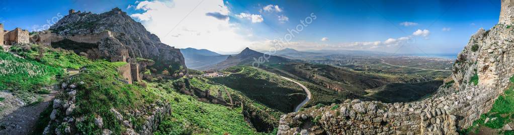Acrocorinto, fortaleza del Alto Corinto, la acrópolis del antiguo ...