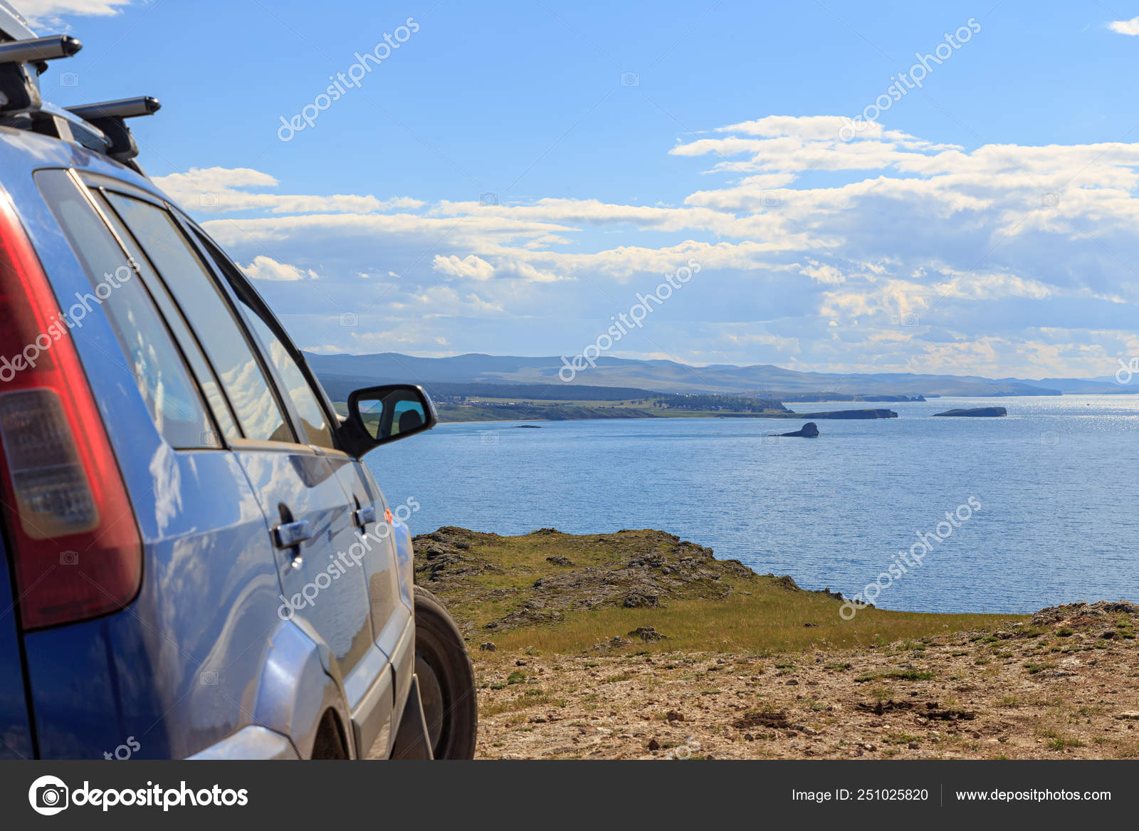 Blue car with a trunk on the shore of the Small Sea, Bay, Olkhon Stock ...