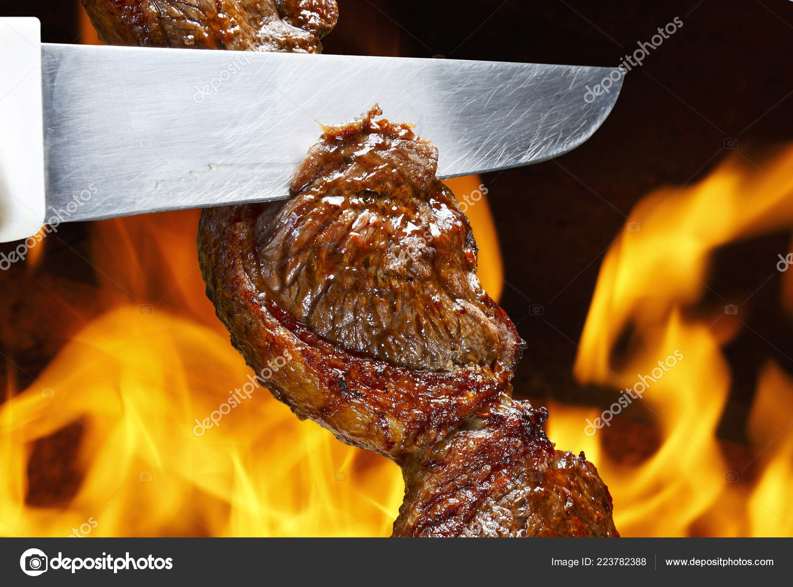 Picanha Tradicional Churrasco Brasileiro — Foto © Rocharibeiro 223782388