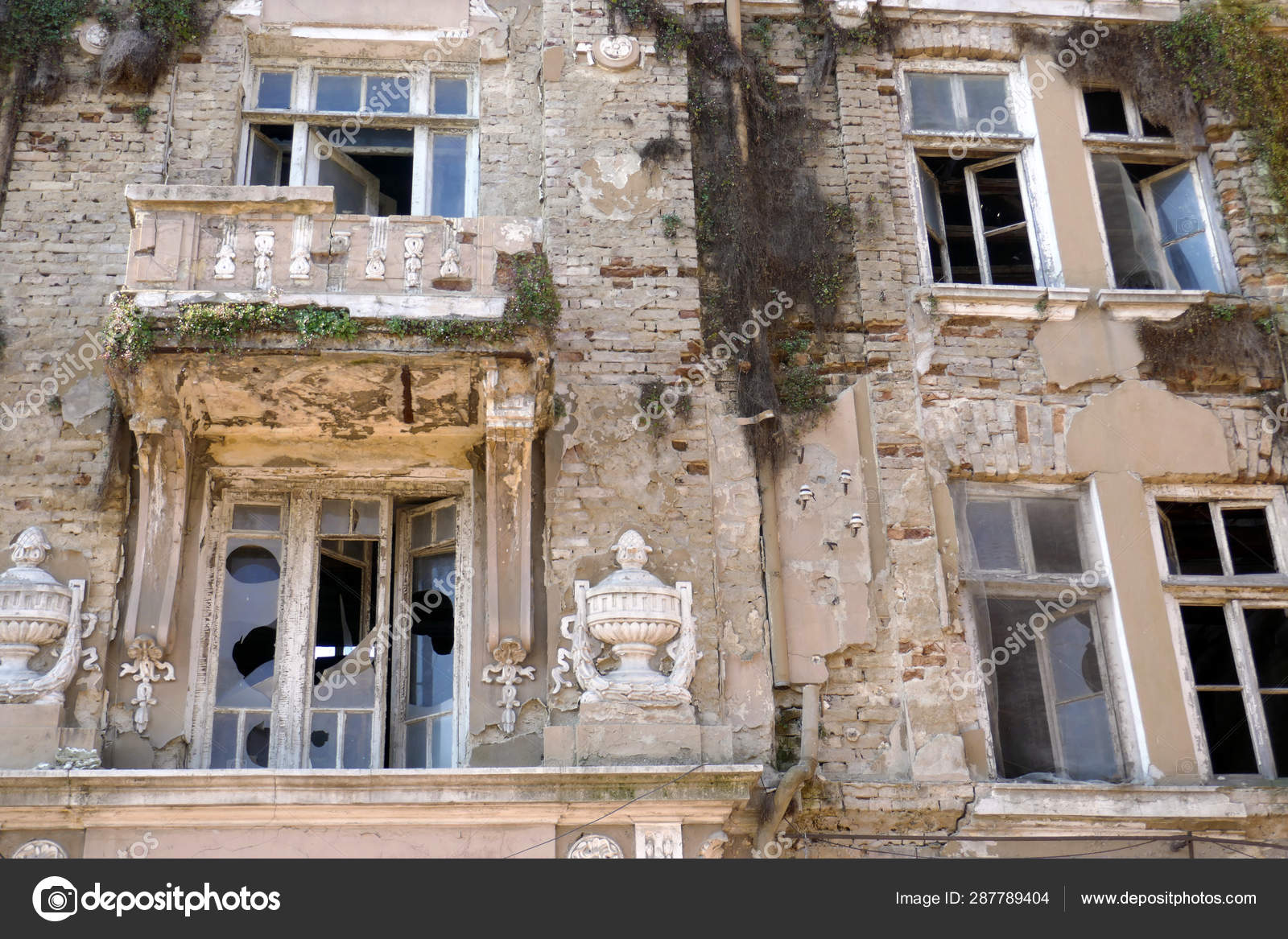 Old Destroyed House Poverty Misery Destroyed Time Cannot Repaired ...
