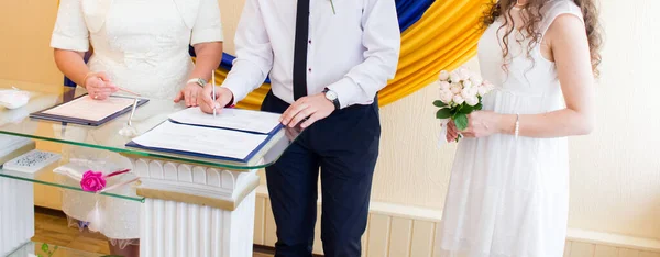 Fotos de Divorce ceremony, Imagens de Divorce ceremony sem royalties ...