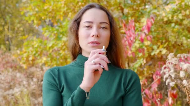 405 Beautiful woman vaping Stock Videos, 4K & HD Footage | Depositphotos