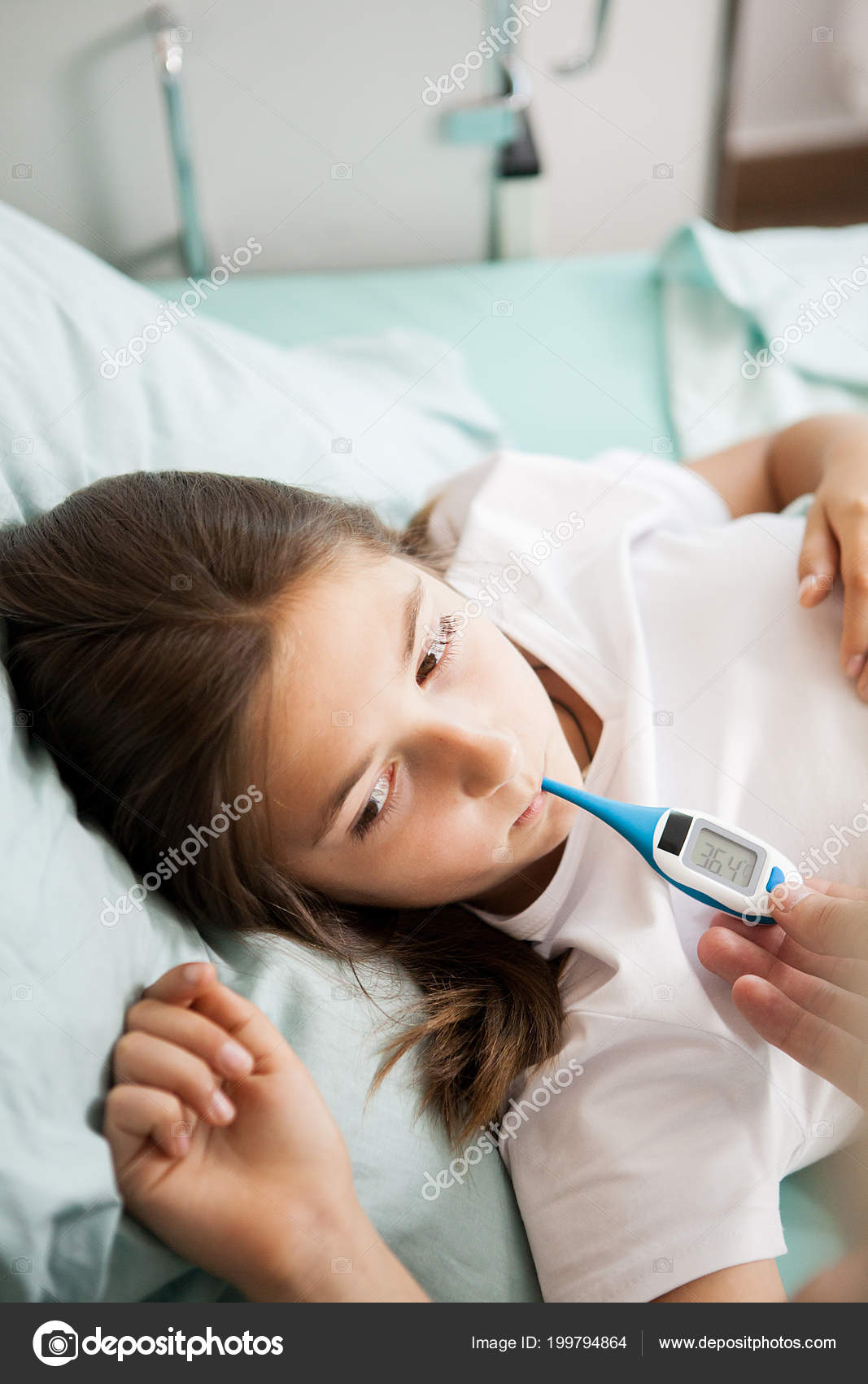 Doctor taking body temperature of her patient — Stock Photo ...