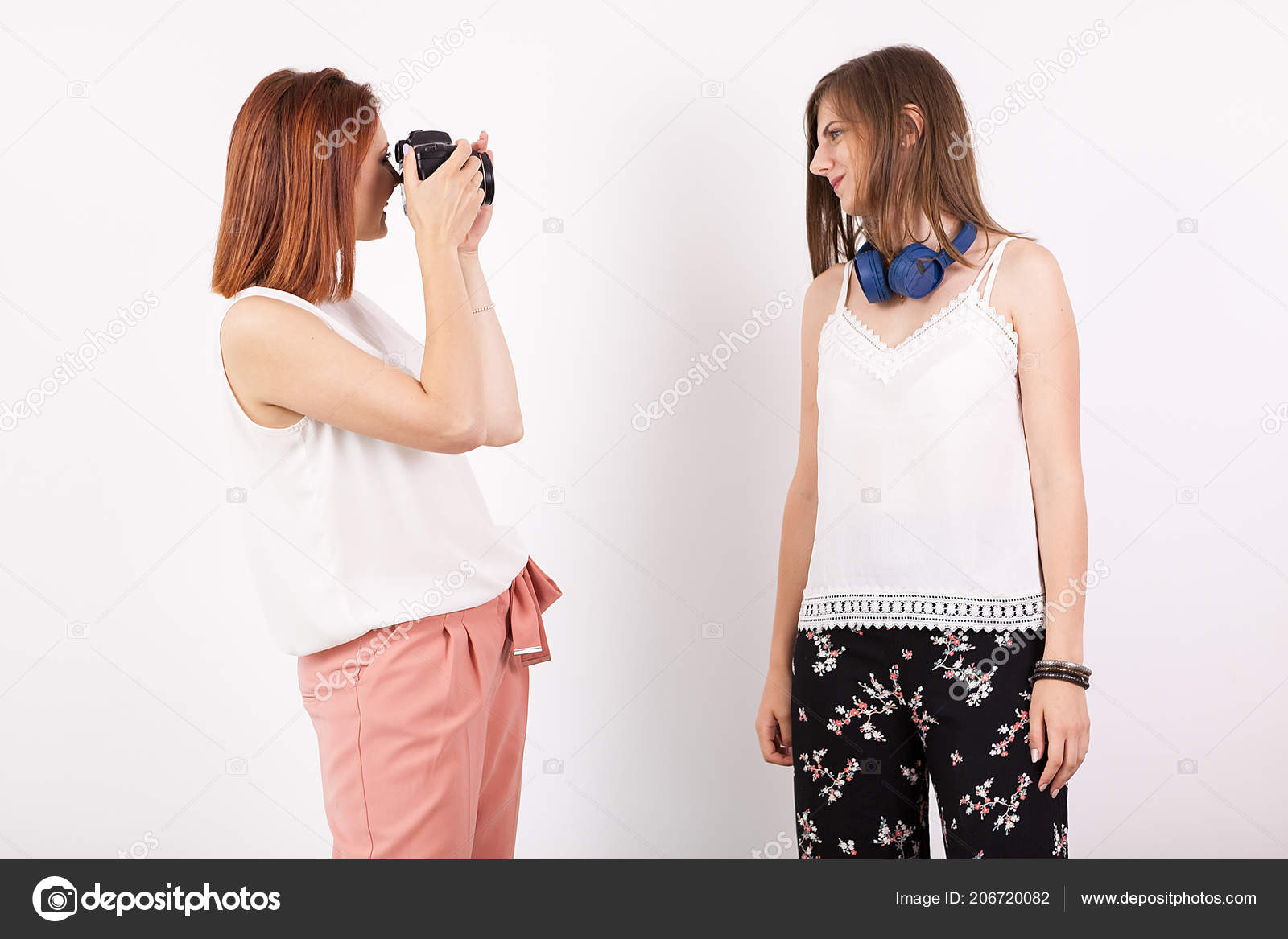 Woman photographer and her female friend taking pictures — Stock Photo ...