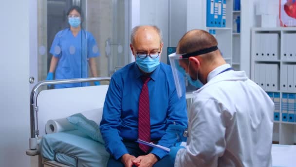 72 vídeos de Alta del paciente, metraje de Alta del paciente sin ...