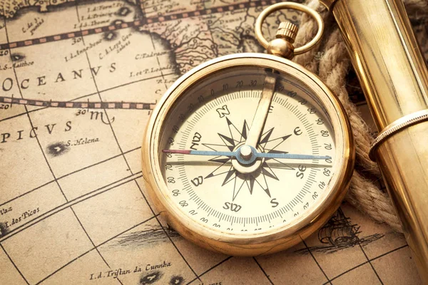 Compass fotos de stock, imágenes de Compass sin royalties | Depositphotos