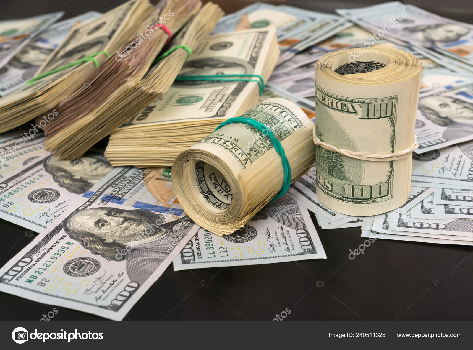 Stapels Van 100 Dollarbiljetten Op Tafel Dollar Het Drukken Werkwijze