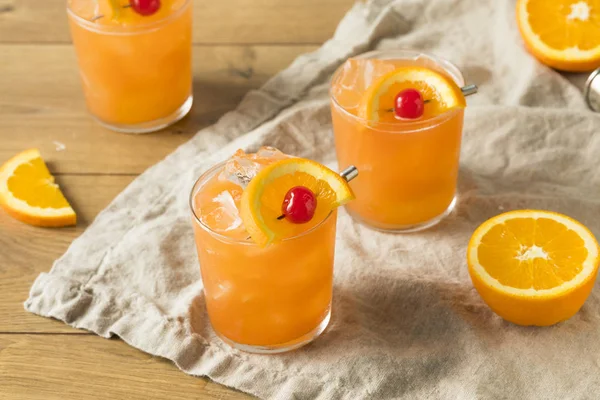 Swizzle de Ron Alcohólico Dulce con Naranja y PIneapple 2024