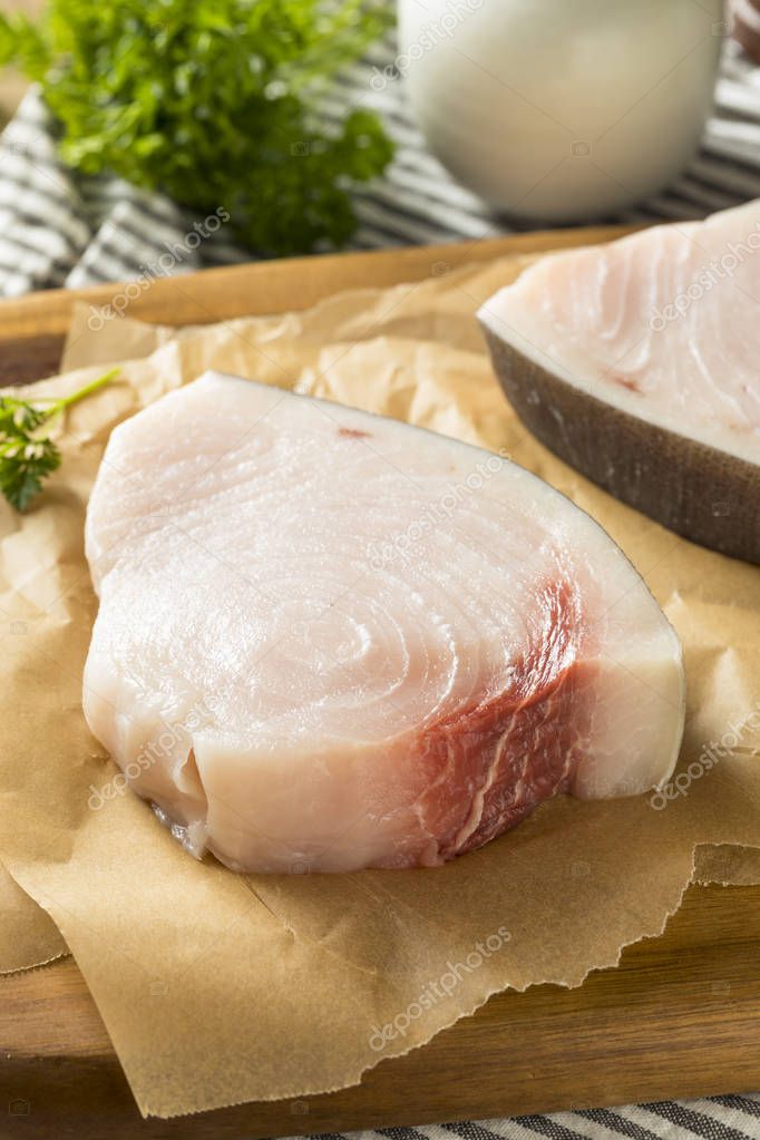 Filetes de filete de pez espada orgánicos crudos listos para cocinar 2023